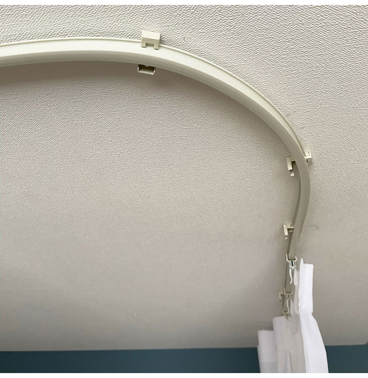 曲がるカーテンレール 3m 日本製 TOSO トーソー 手で曲げられる 出窓 カーブレール 曲がるレール カーテンレール おしゃれ 間仕切り 正面付け 天井付け リフォーム DIY(代引不可 ...